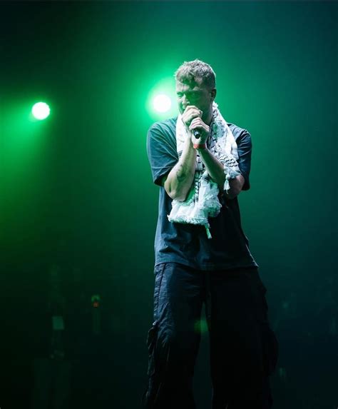 بالكوفية الفلسطينية، مروان موسى يتألق في حفله بهولندا صور