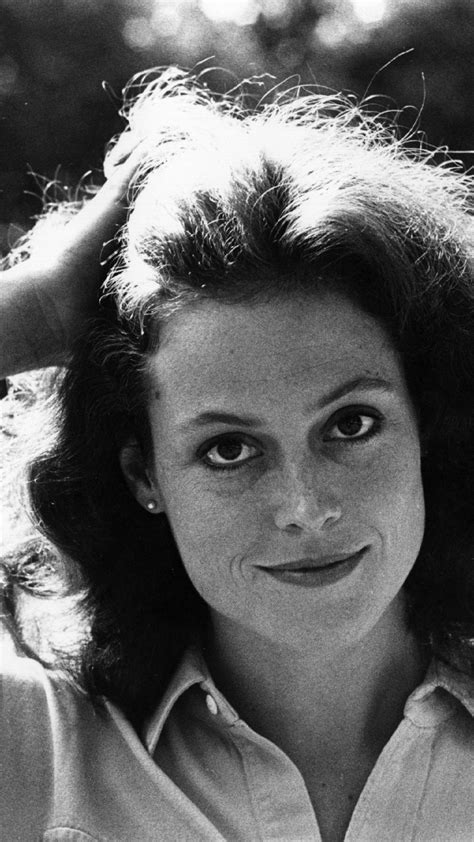 Sigourney Weaver Wallpapers 30 Images Wallpapercat