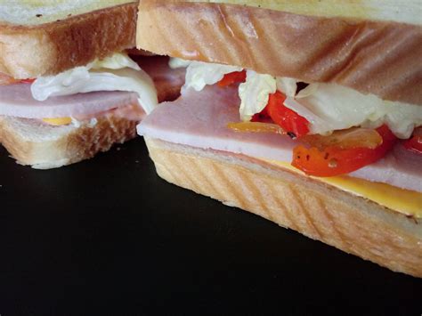 Sándwich Con Chiles Morrones