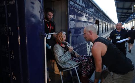 Укрзалізниця евакуювала понад 400 людей із небезпечних регіонів у липні