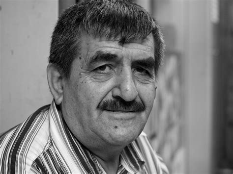 무료 이미지 남자 검정색과 흰색 사람들 화이트 사진술 전자 서적 남성 초상화 훈련 검은 단색화 표정 미소 가로 사진 플리커 얼굴 도마