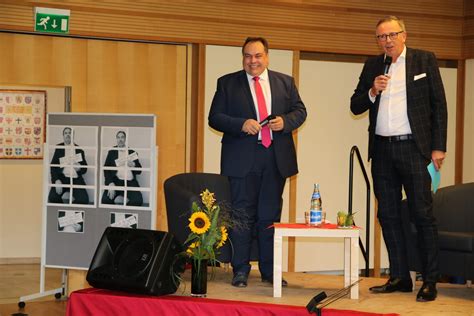 Goodbye Chg Schulleiter Stefan Uhlmann Wechselt Nach Düsseldorf Carl Humann Gymnasium Essen