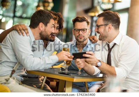 Colegues Having Fun Más De 2 Fotos De Stock Con Licencia Libres De Regalías Shutterstock