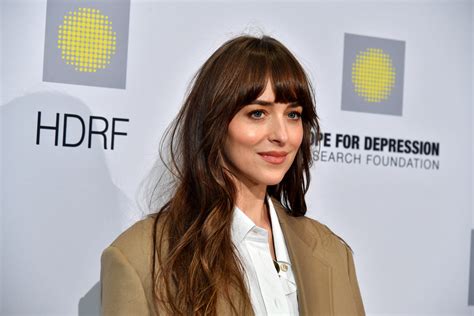Dakota Johnson Elogió A Taylor Swift Durante Su Monólogo De Apertura De