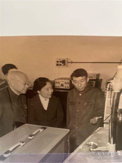 【图】同一来源 著名高能物理学家 袁世凯次子袁克文之子袁家骝 妻吴健雄 。素有 东方居里夫人”之称 原版老照片一张拍品信息网上拍卖拍卖