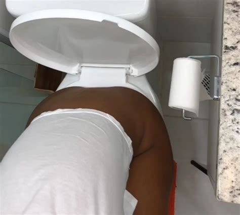Unaware Ebony Giantess Toilet Thisvid Com