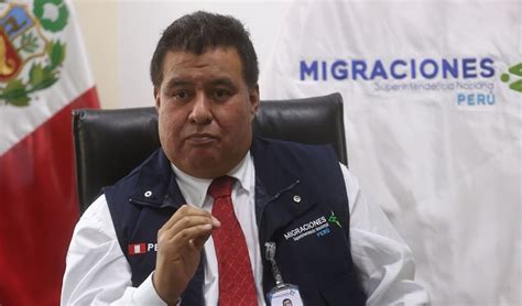 jefe de migraciones sobre demora en compra de