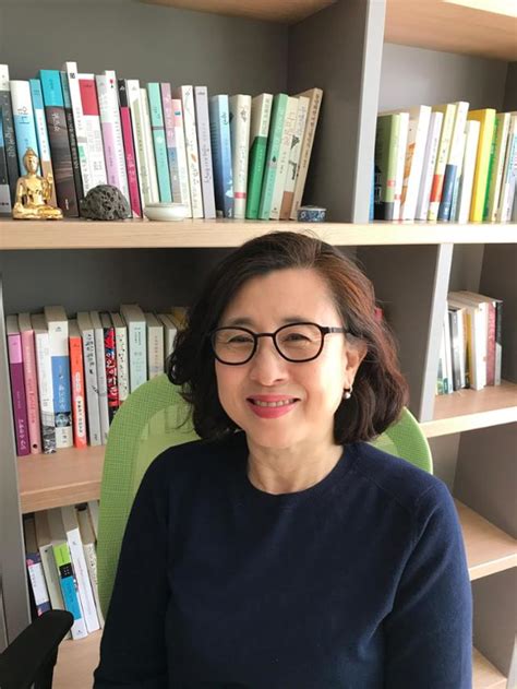 울면서 한강 소설 번역했다노벨문학상 조력자 번역가들이 말하는 한강의 세계 인터뷰