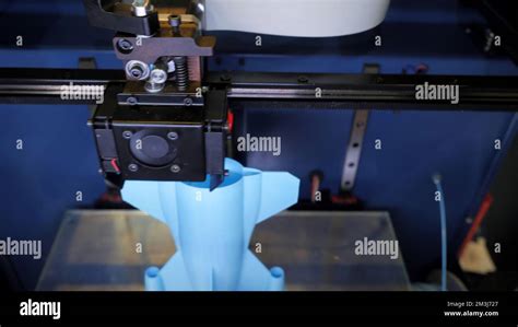automated technical 3d printer media 3d printer creates tall object