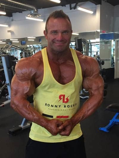A Classic Muscle Hunk Tumbex