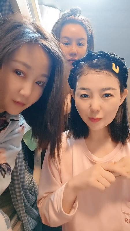 集体宿舍内带好姐妹一起直播赚外快 快抖xoxo