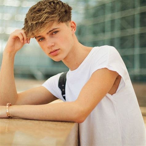 Random Mess Teen Guys Haircuts Short Hair Side Part Famous Blondes