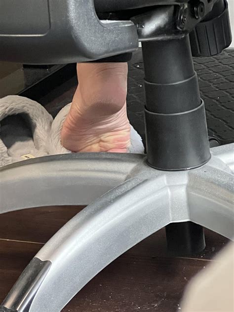 Close Up Soles R Asianfeet2
