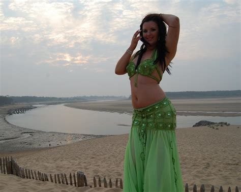 Collection Of Beautiful Arabian Girls Photos Morocco Girl At Hatta Desert