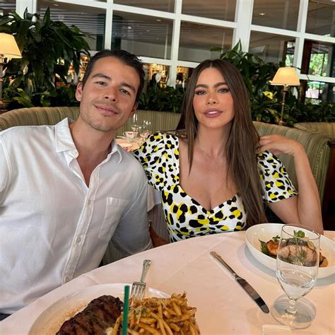 Sofía Vergaras Son Manolo Shared Rare Pics Of The Colombian Star As A Mom Over The Years Dartjets