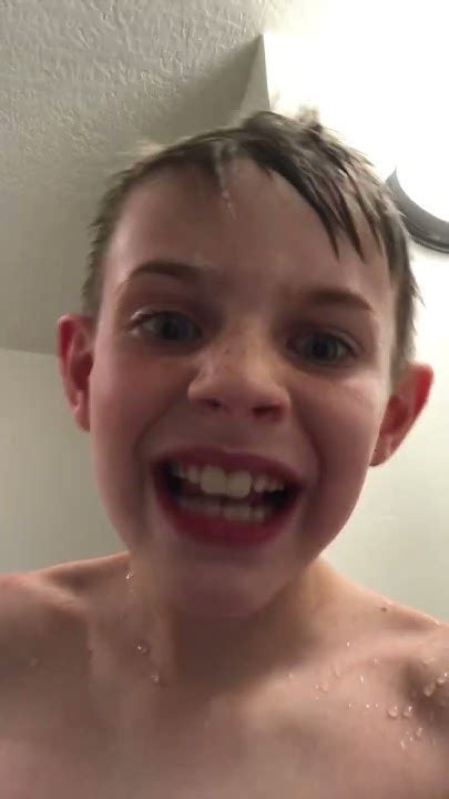 Look I Need To Take A Poo Youtube