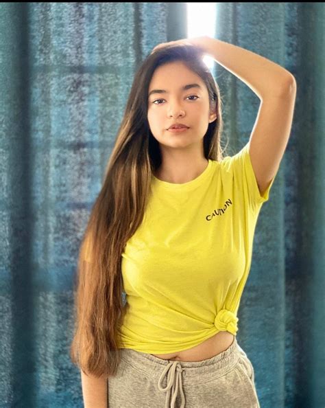 Anushka Sen Navel Show Scrolller