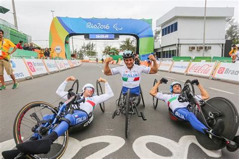 残奥冠军曾是f1车手 因车祸失去双腿仍坚持梦想