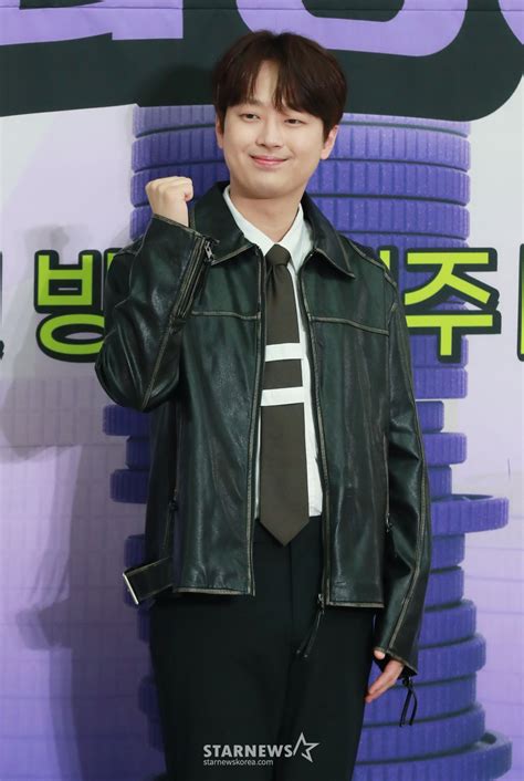 이찬원 가수→예능인까지 2024년 빛냈다스타랭킹 男 트롯 2위 스타뉴스