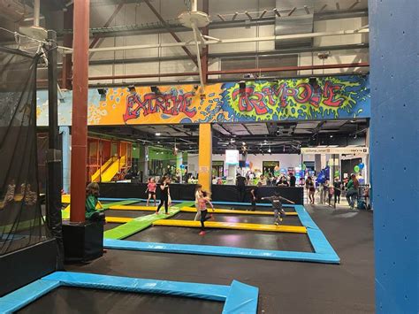 איי גאמפ ראשון לציון אטרקציה עם טרמפולינות וחבלים