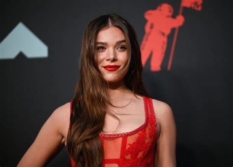 Hailee Steinfeld Pours Her Heart Out On New Ballad Wrong Direction