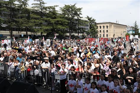 გორის 🇬🇪 გორში ცენტრალურ მოედანზე საზეიმო ღონისძიებები მიმდინარეობს