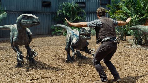 Jurassic World Raptor Guards The Entrance To Nycc Nycc 2015 Ign