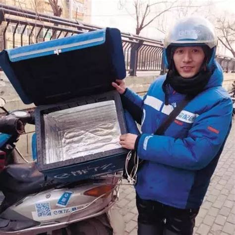 高手在民间!外卖小哥150元发明 外卖恒温箱”, 能恒温3个多小时 高手在民间!外卖小哥150元发明 外卖恒温箱”, 能恒温3个多小时