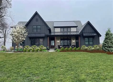31 Black Farmhouse Exterior Ideas For A Modern Look