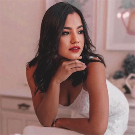 Gabriella Avlis Threads Say More