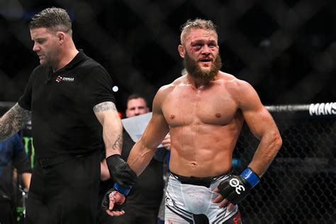 Rafael Fiziev Injured Out Of Ufc Fight Night 261 Main Event Vs
