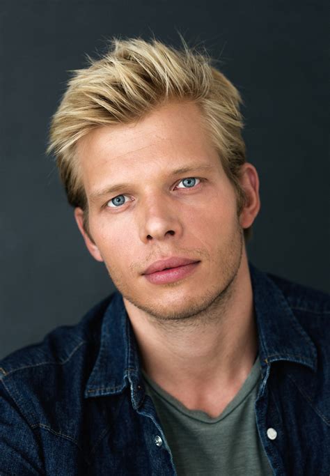 Headshots Daniel Horvath