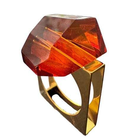 ხელნაკეთი მოოქროვილი ვერცხლის ბეჭედი დიდი ასიმეტრიული ყავისფერი ქარვით