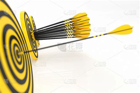 黄色箭头指向中心