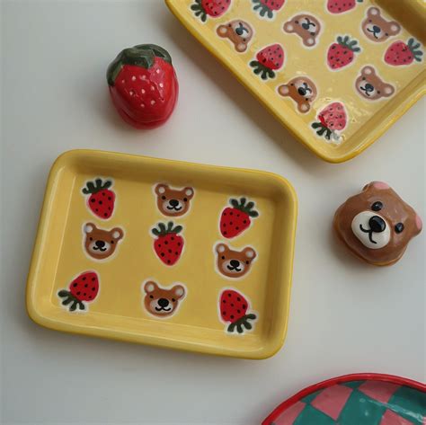 들꽃세라믹 딸기곰돌이 사각접시 위시버킷