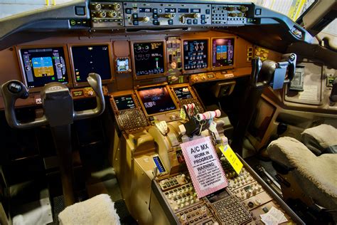 Boeing 777 300er Cockpit