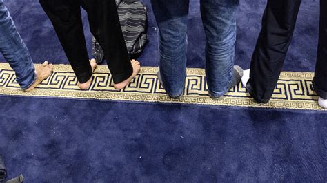 Imamer Viger Kvinnor Som Köps För Sex