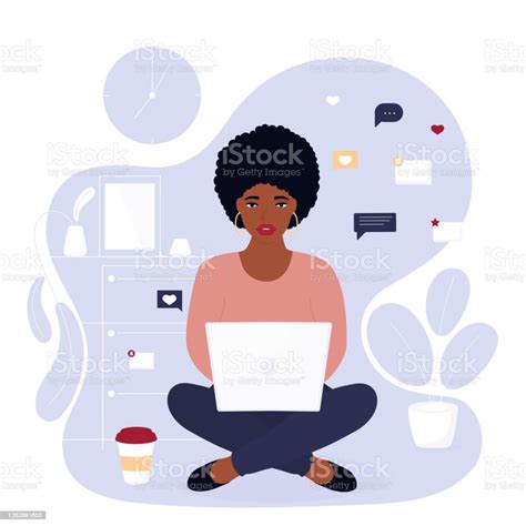 검역소에서 집에서 노트북에서 일하는 아프리카 계 미국인 여성 프리랜서 소셜 미디어에서 채팅하는 소녀 Brand Name Online Messaging Platform에 대한