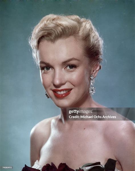 Actress Marilyn Monroe Poses For A Portrait In Circa 1950 News Photo