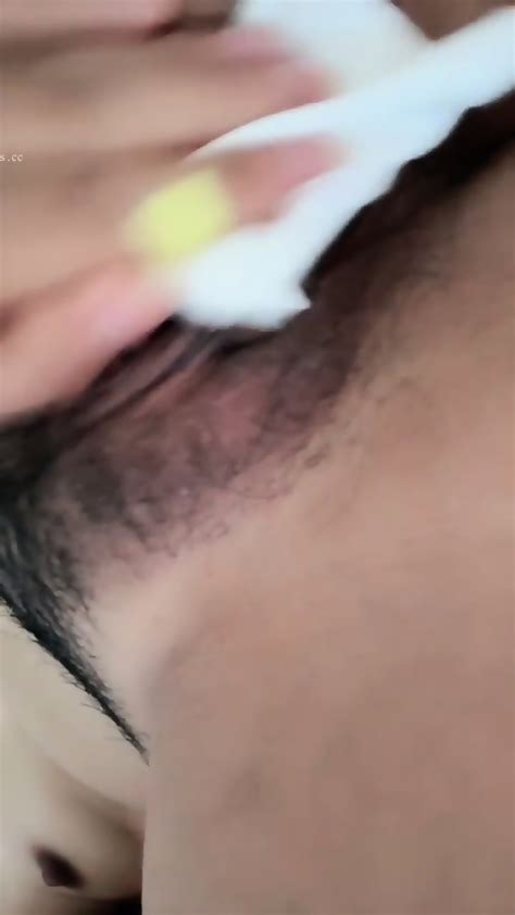 【18岁女孩】大长腿学妹热舞摇臀蜜桃飘摇怼屏掰逼自慰2 Eporner