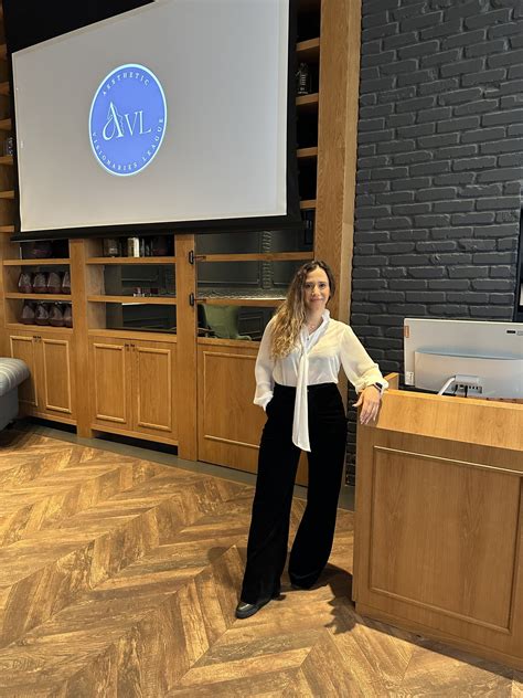 בשפה המקצועית קוראים לזה ״עדות״ אנחנו קוראות לזה הקסם של ד״ר מיטל בוטוקס מראהטבעי