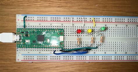 raspberry pi pico 紅綠燈的應用