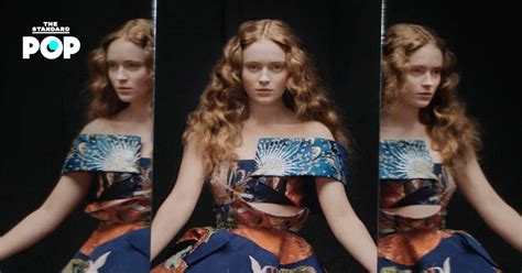 Sadie Sink ขึ้นแคมเปญ Alexander Mcqueen ครั้งแรกกับคอลเล็กชัน Spring