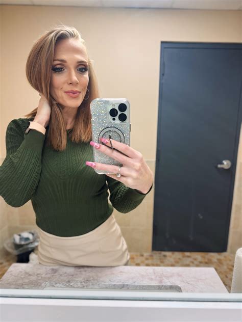 Act Like You Dont See The Trash Behind Me R Redheadbeauties