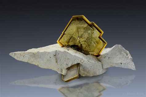 Baryte Mineral Properties Uses And Photos