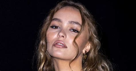 Lily Rose Depp Ose La Tendance Underboob Et Fait Grimper La Température Femmeactuellefr