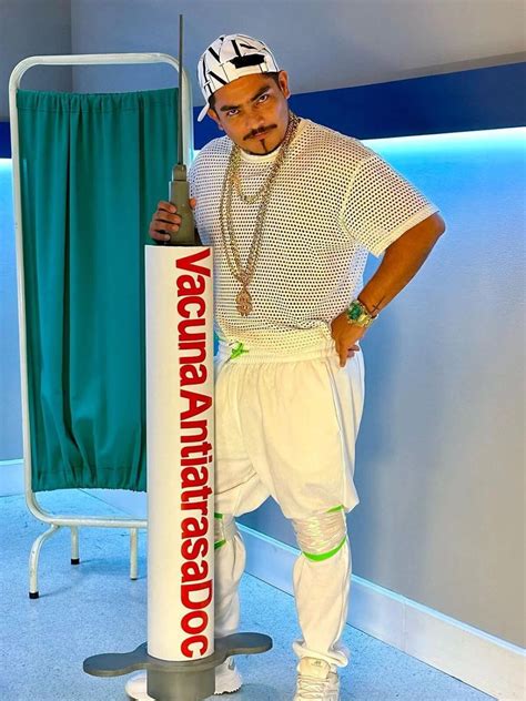 Al Fondo Hay Sitio Joel Gonzales Y Mike Miller Estrenan Videoclip Atrasadoc Para Vengarse