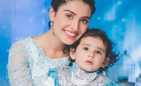 Ayeza Khan Is A Super Mom And Heres Why Reviewit Pk