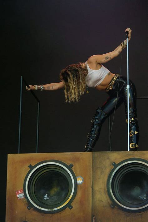 Pin By Jennifer Curty On Miley Cyrus Miley Cyrus Style Miley Cyrus
