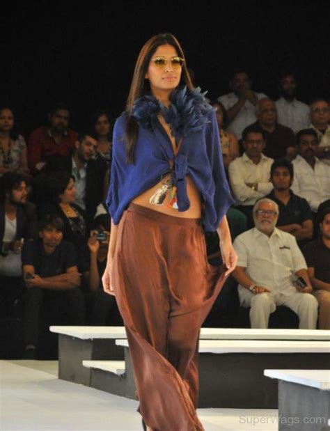 Model Mashoom Singha Super Wags Hottest Wives And Girlfriends Of